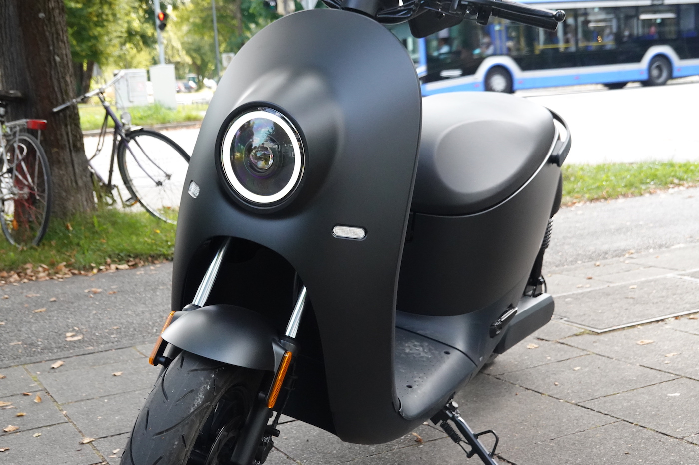 Unu electric scooter review: Electrek's Eurotrip seeing the city by ...