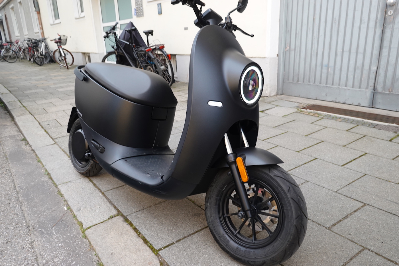 Unu electric scooter review: Electrek's Eurotrip seeing the city by ...