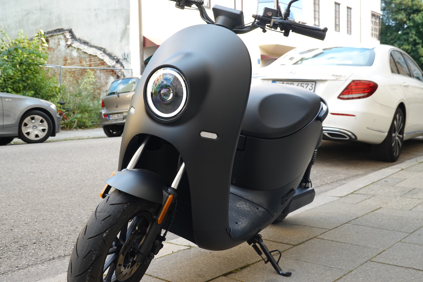 Unu electric scooter review: Electrek's Eurotrip seeing the city by ...