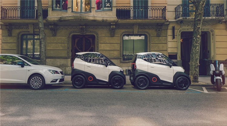 Silence S04 unveiled as small electric car with removable wheeled battery