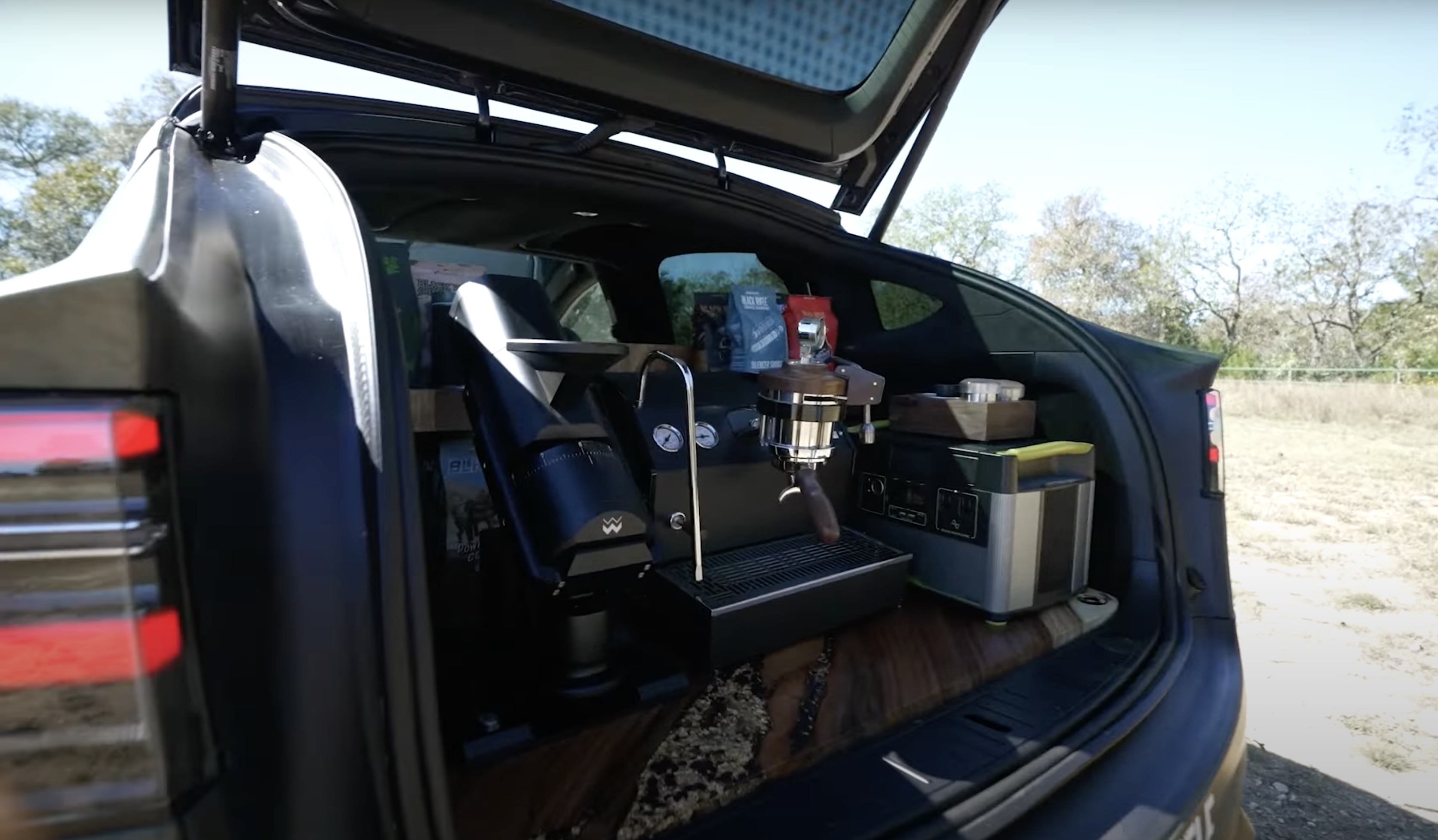 Tesla Model X gets turned into war machine with dual machine guns ...