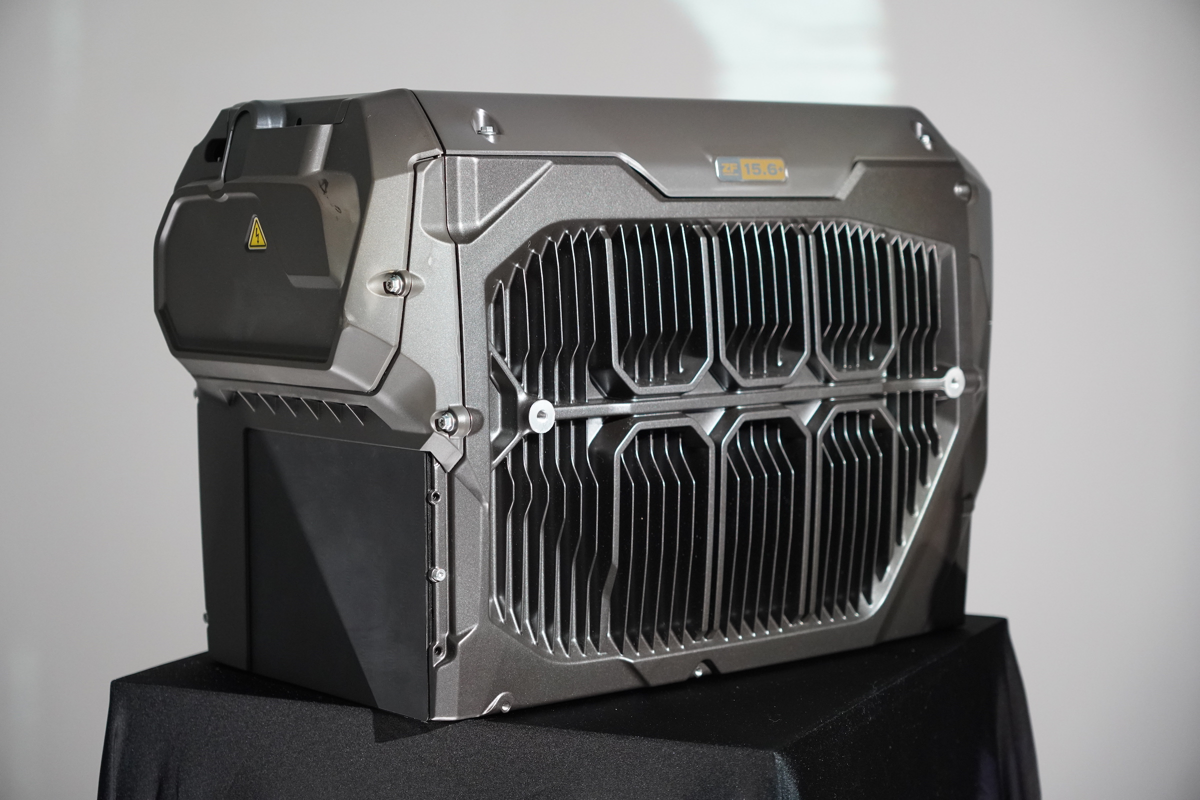 Zero unveils new 2022 SR electric motorcycle, bigger batteries, more tech