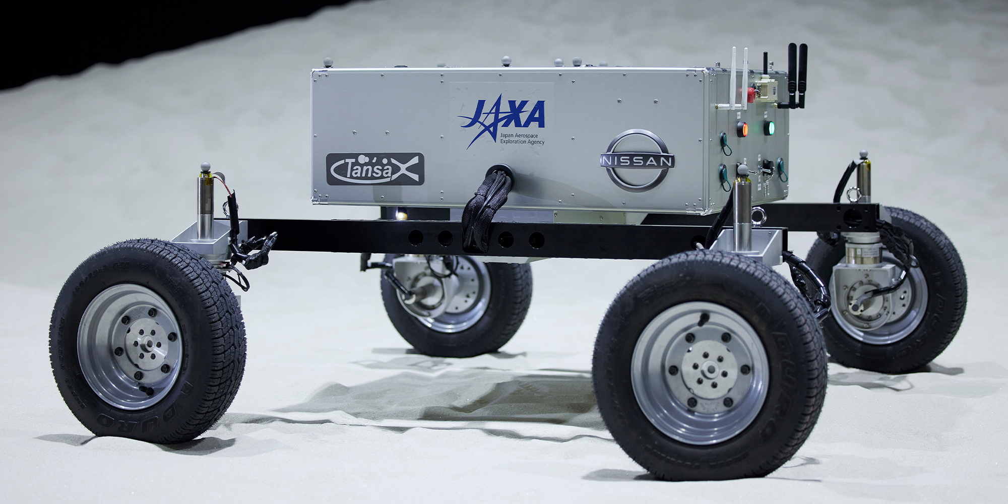 Nissan unveils electric lunar rover prototype with 'e-4ORCE' all-wheel ...