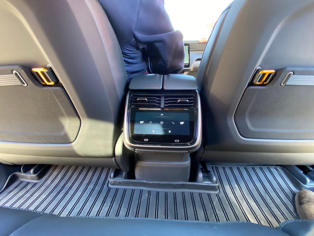 Another close-up look at the Rivian R1T plus test drive footage | Electrek