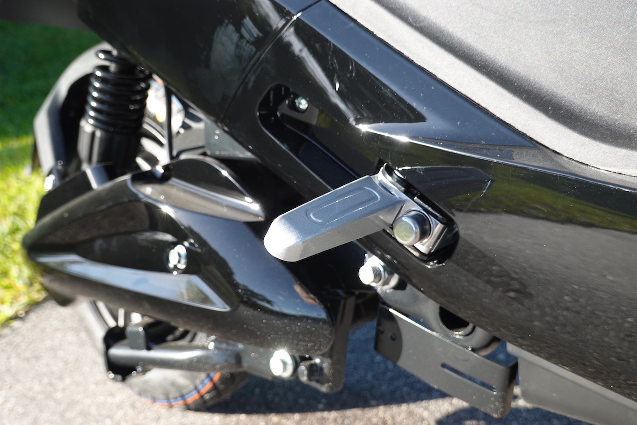 SWFT Maxx electric moped review: A low-cost ride with e-bike ...