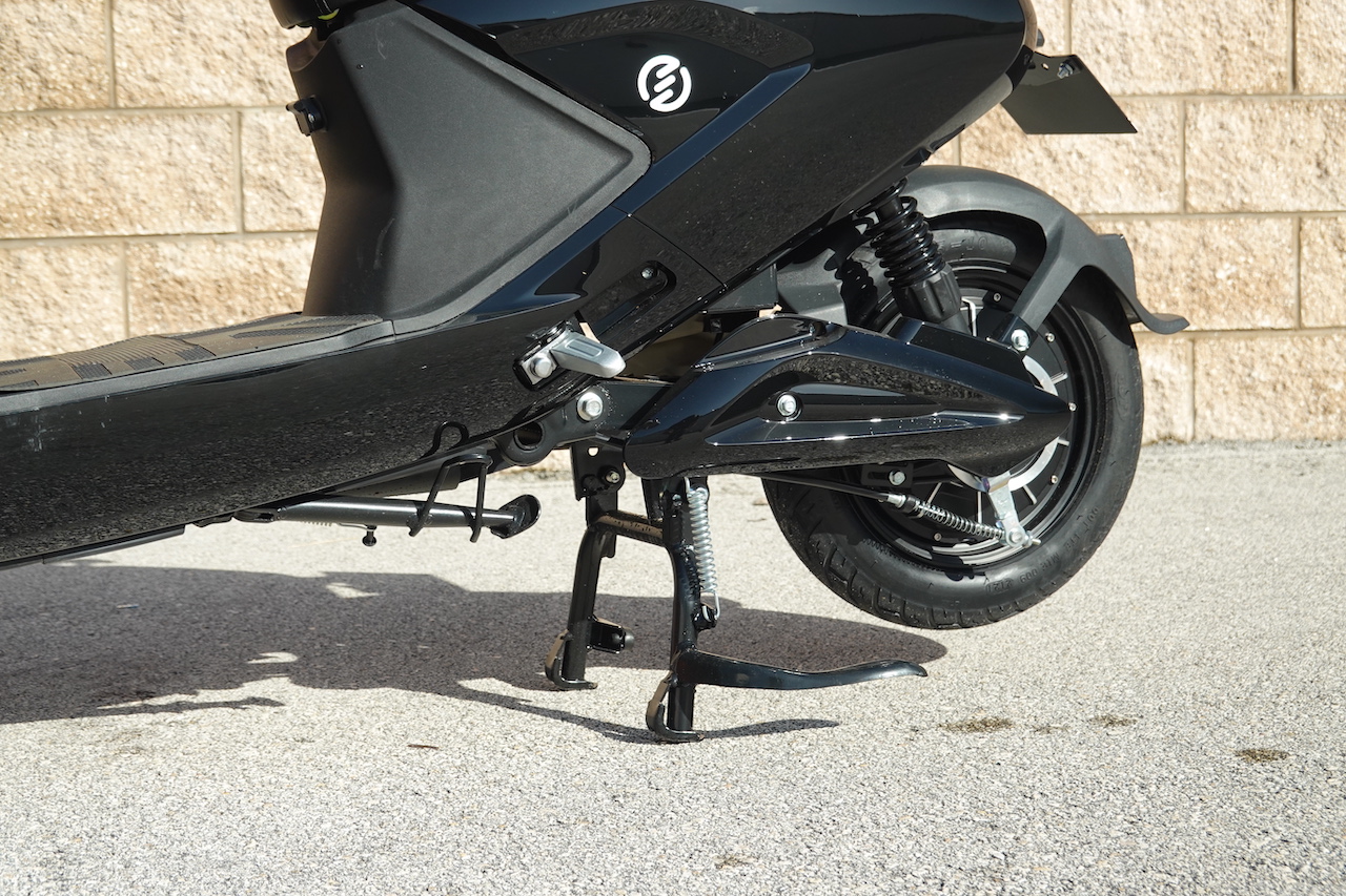 SWFT Maxx electric moped review: A low-cost ride with e-bike ...