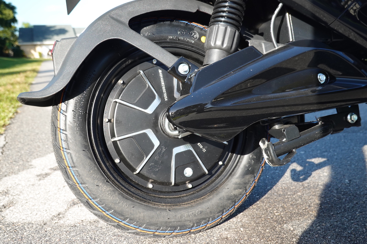 SWFT Maxx electric moped review: A low-cost ride with e-bike ...