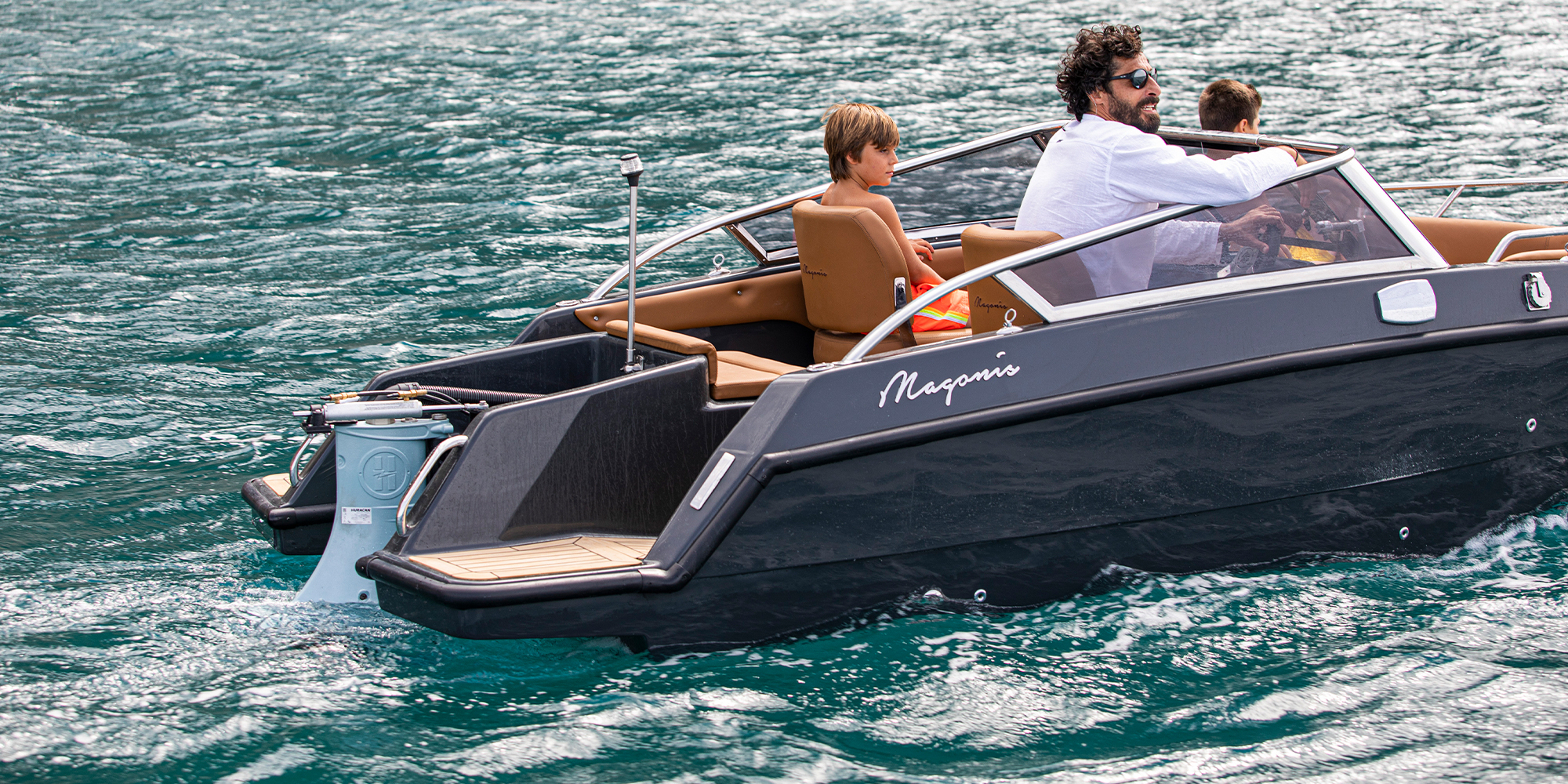 Magonis successfully hits 22 knots at open sea with its Wave e-550 boat and new 30 kW electric ...