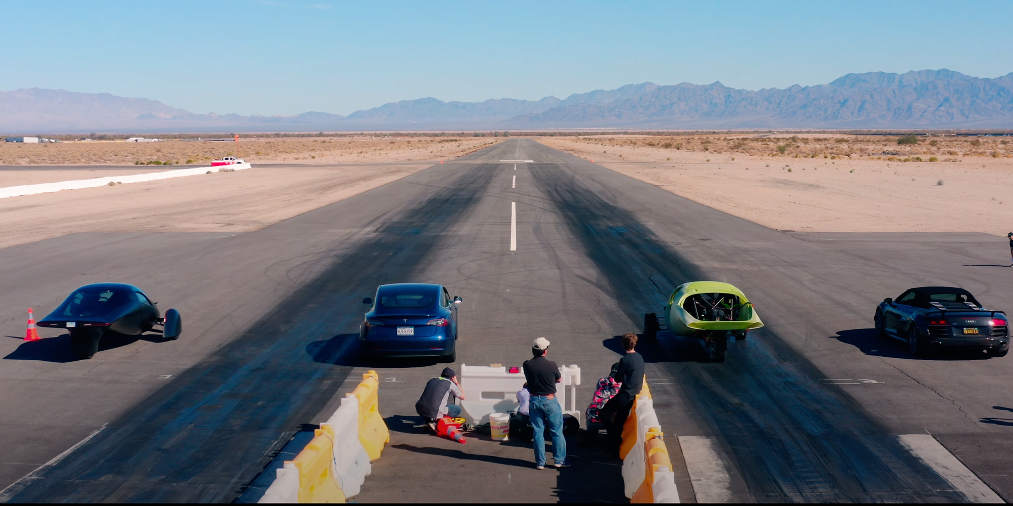 Aptera's beta SEV beat a Tesla Model 3 and Audi R8 GT Spyder in a drag ...