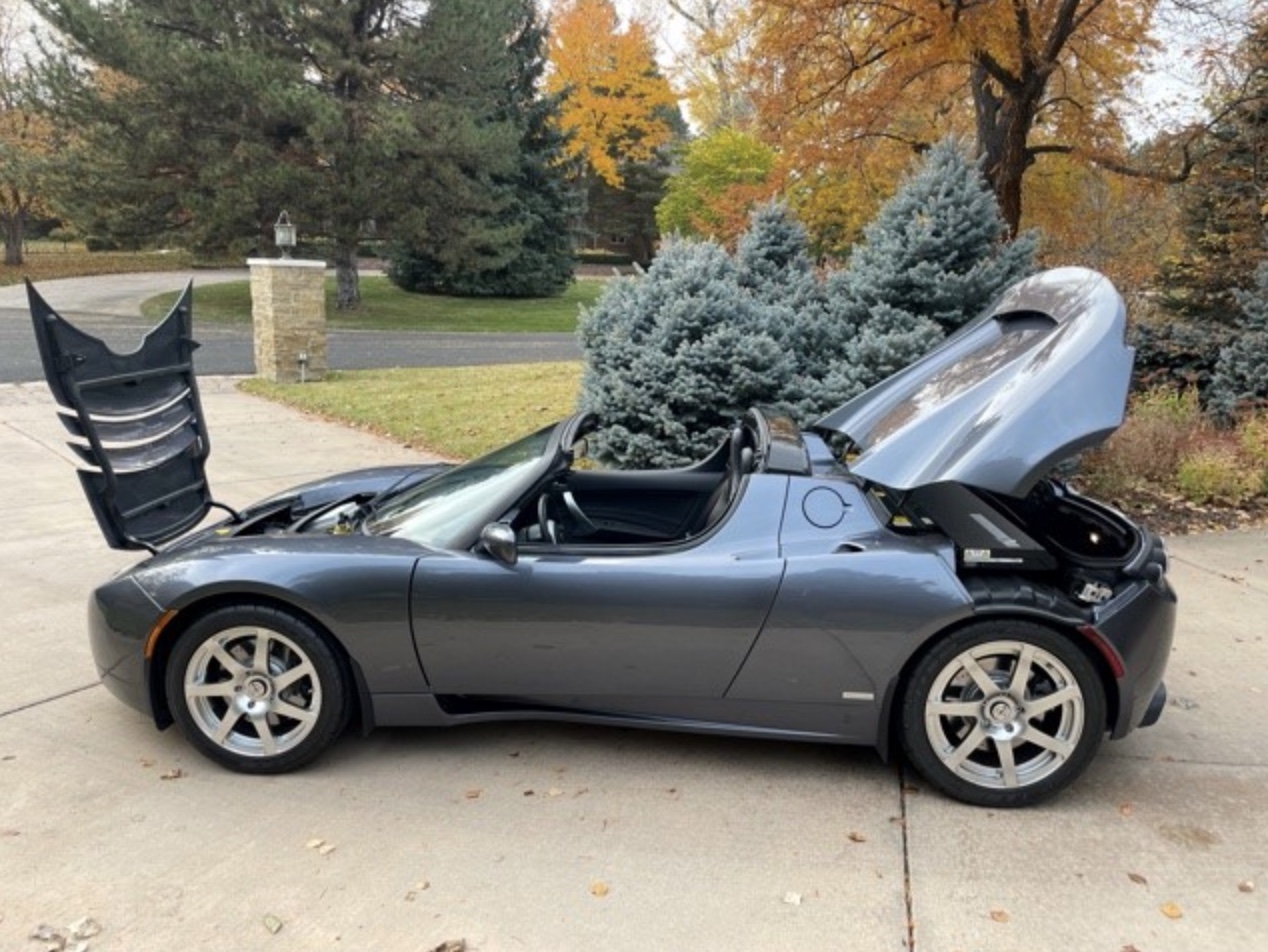 Tesla Roadster sold for over $250,000, a new record for the original ...