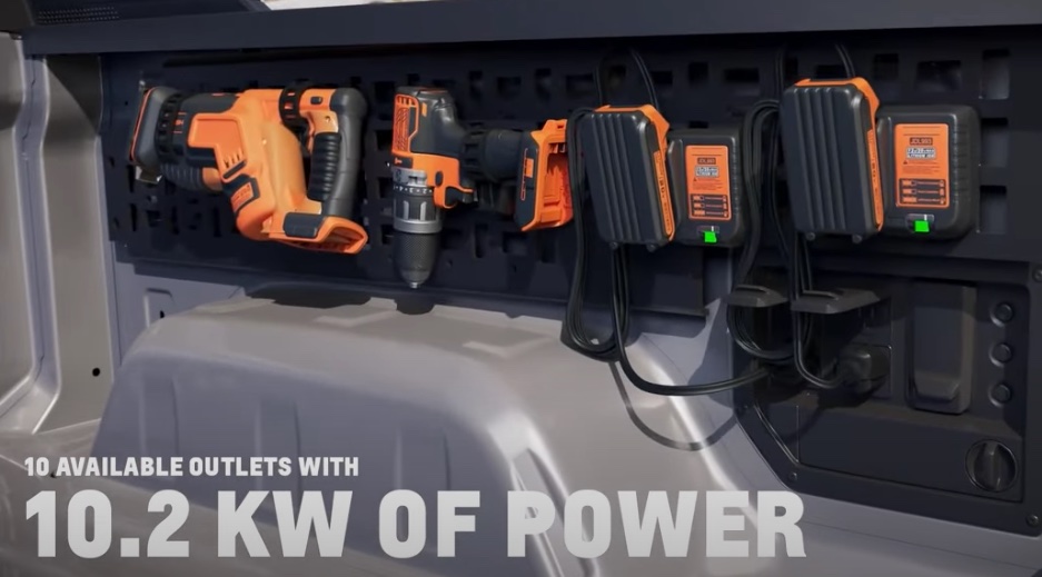 Chevy showcases new cab options for Silverado EV in just-released video ...