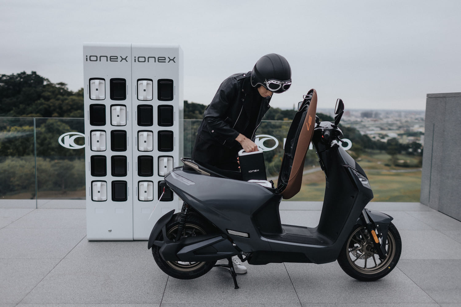Battery swapping electric scooters coming to Europe via KYMCO's Ionex