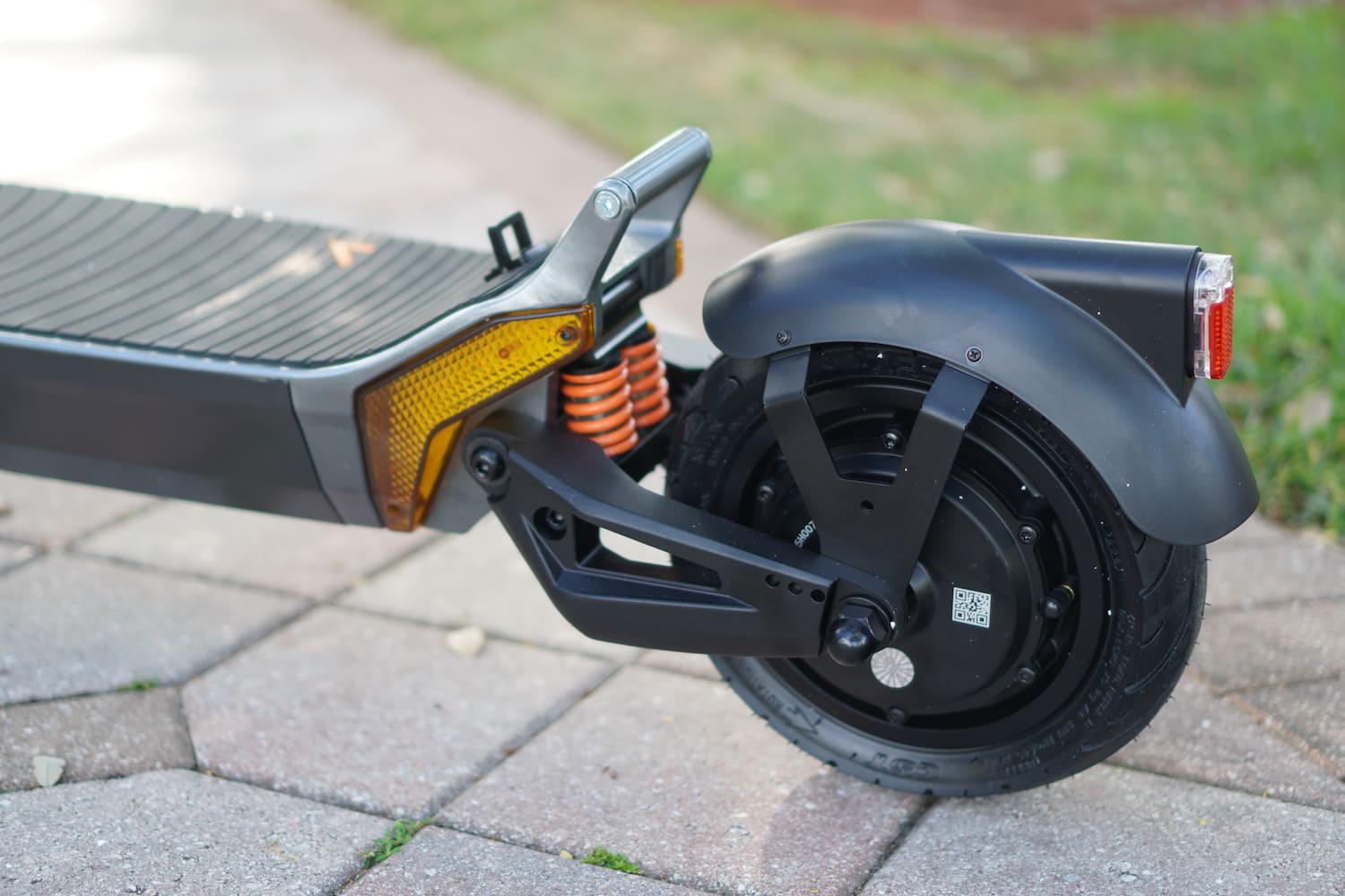 Apollo City 2022 electric scooter review: High speed, high power, no flats