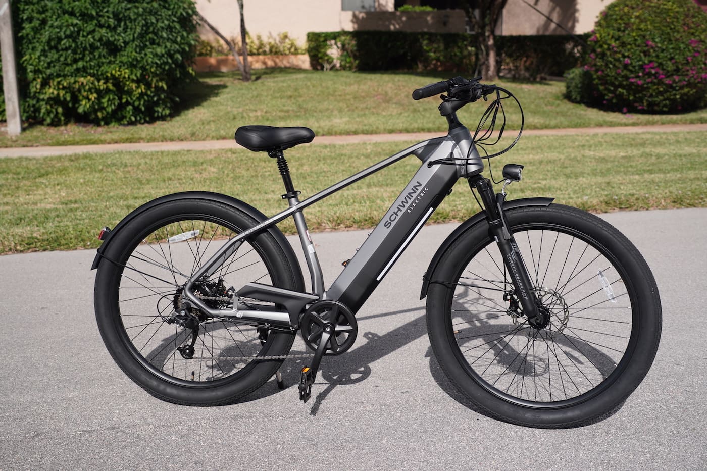 Schwinn Coston CE electric bike review: I love these awesome side lights!