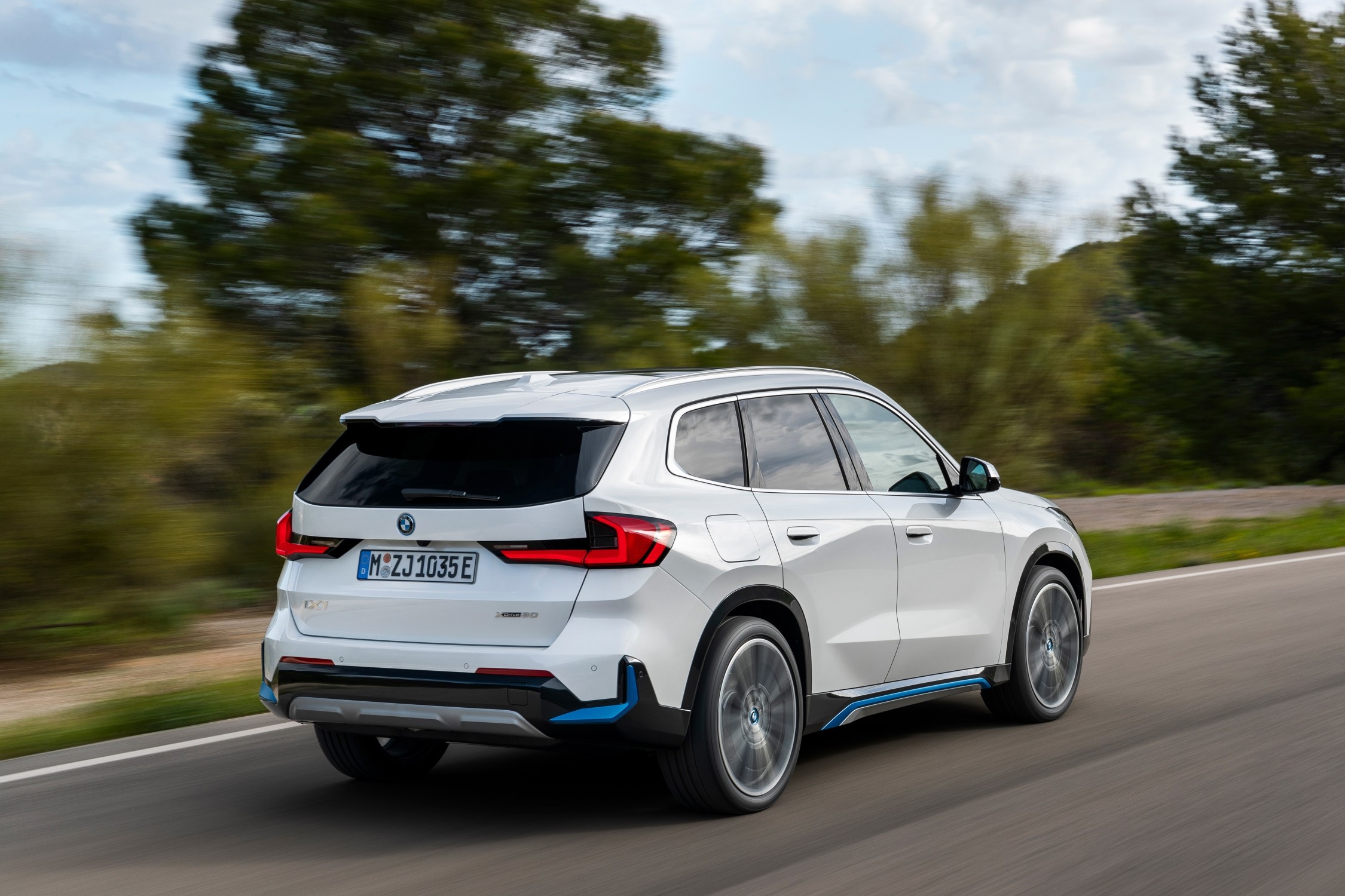 BMW iX1: new entry-level electric car