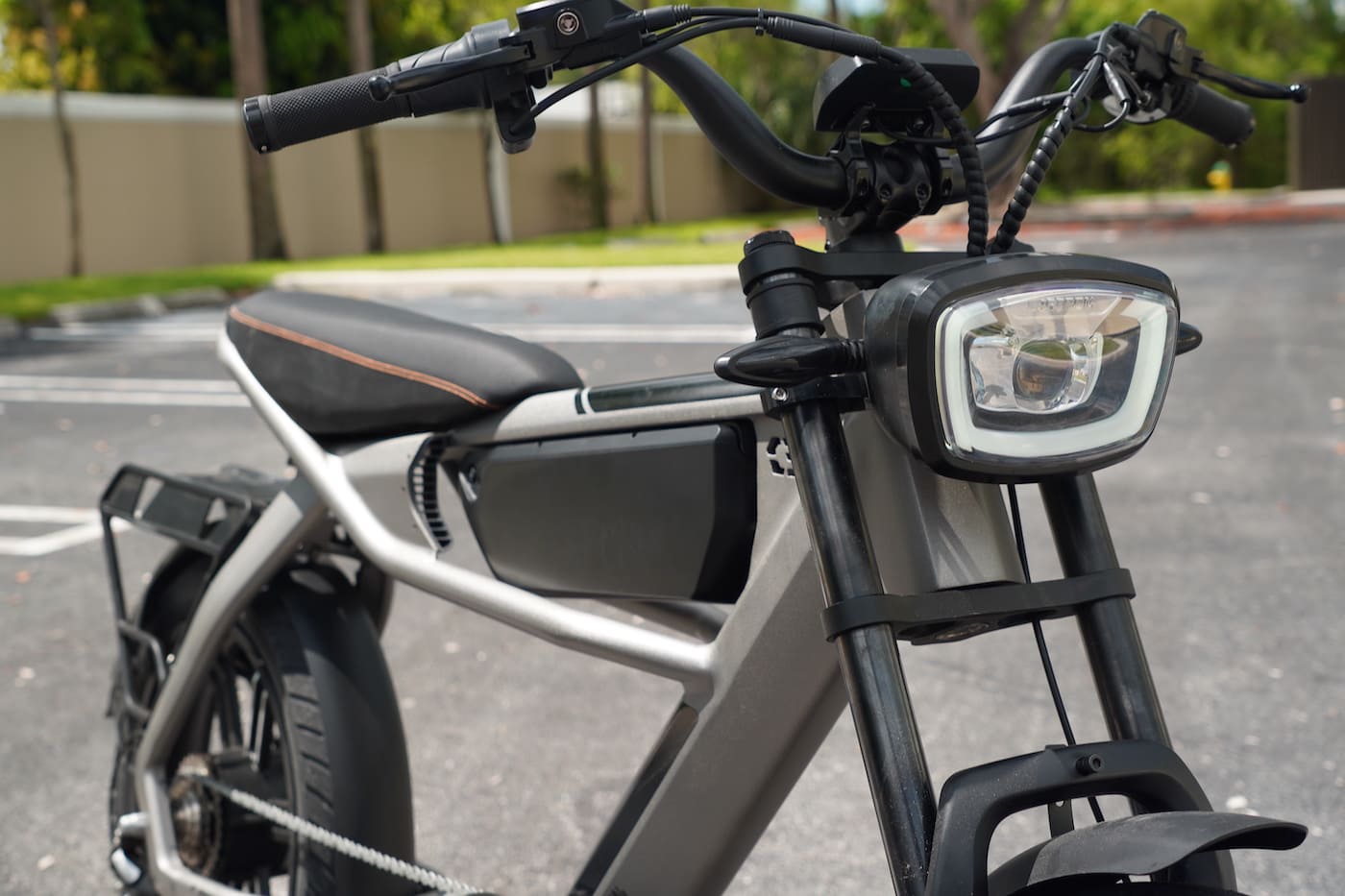 C3STROM ASTRO PRO electric bike hits 28 MPH with motorcycle styling