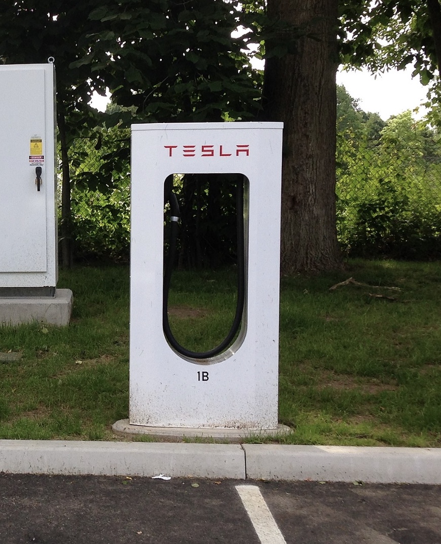 Tesla Supercharger V4 design revealed in new station plan | Electrek