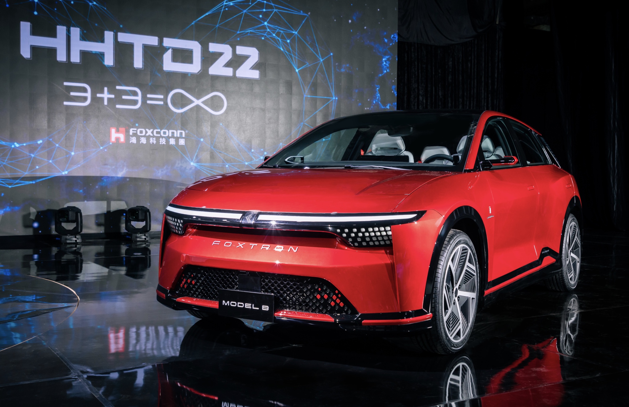 Foxconn unveils new electric pickup truck and crossover | Electrek