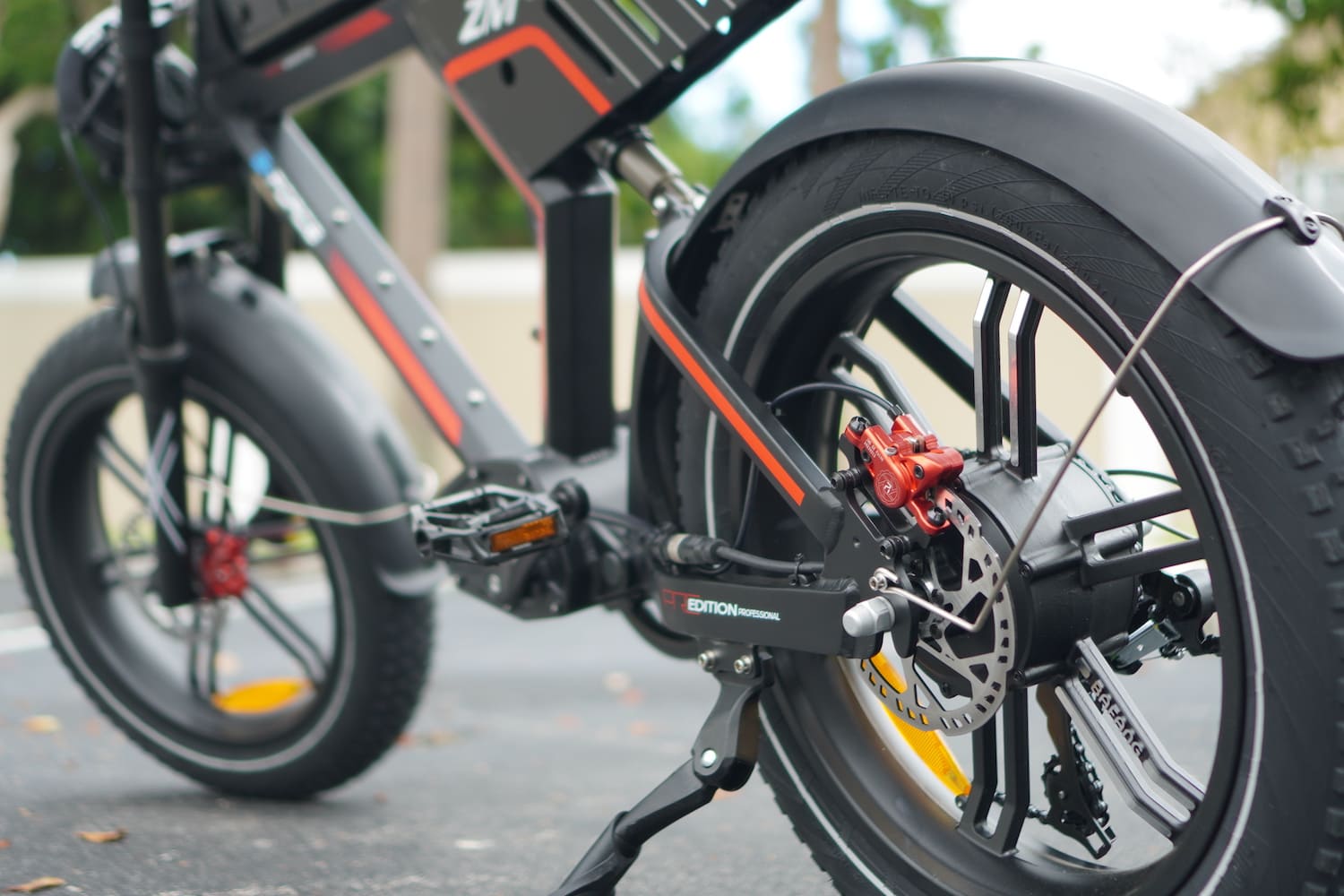 G-FORCE ZM electric bike review: 1,300W electric moped cruising!