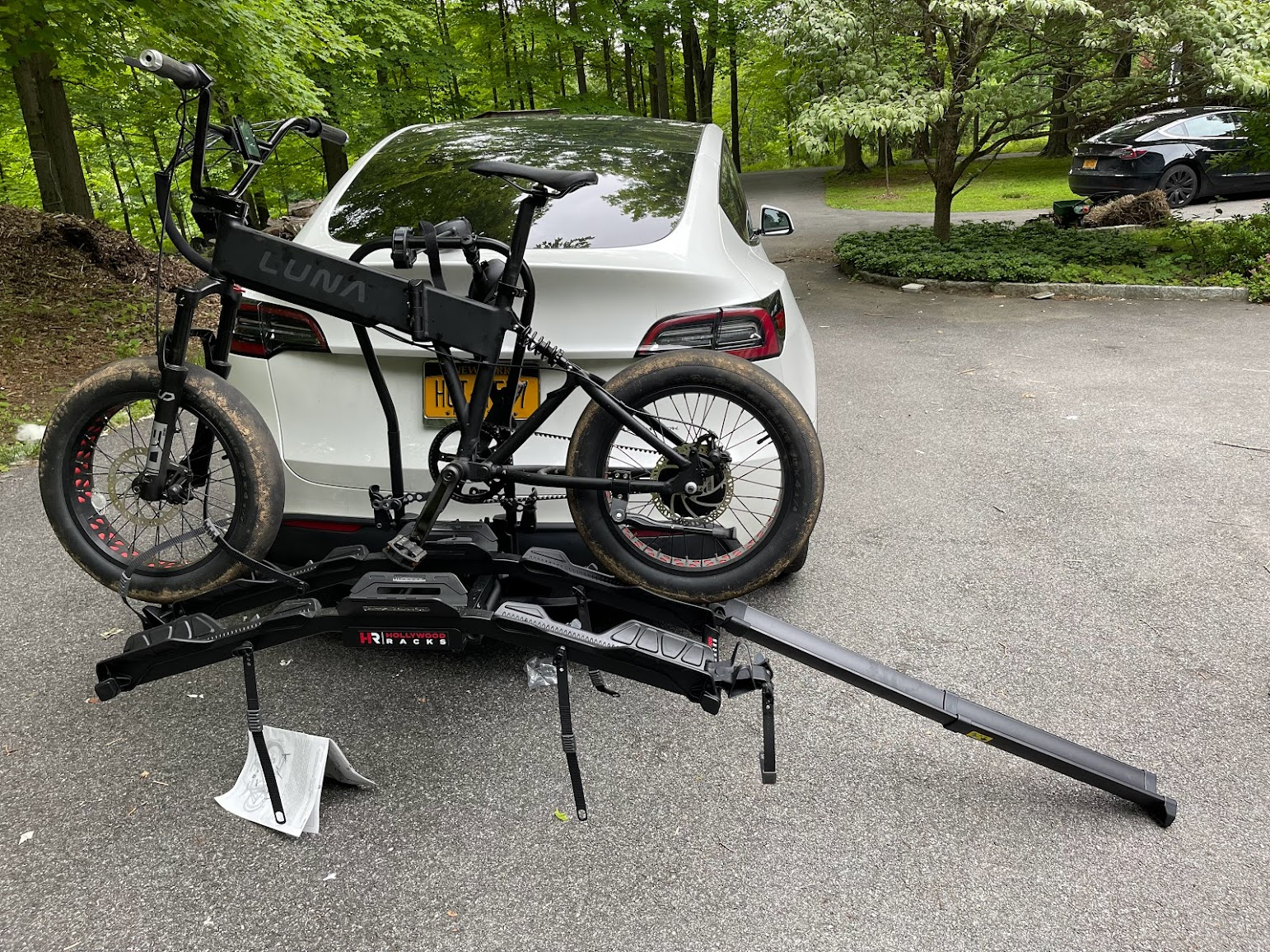 Hollywood Destination E-Bike Rack easily carries 140lbs for $700