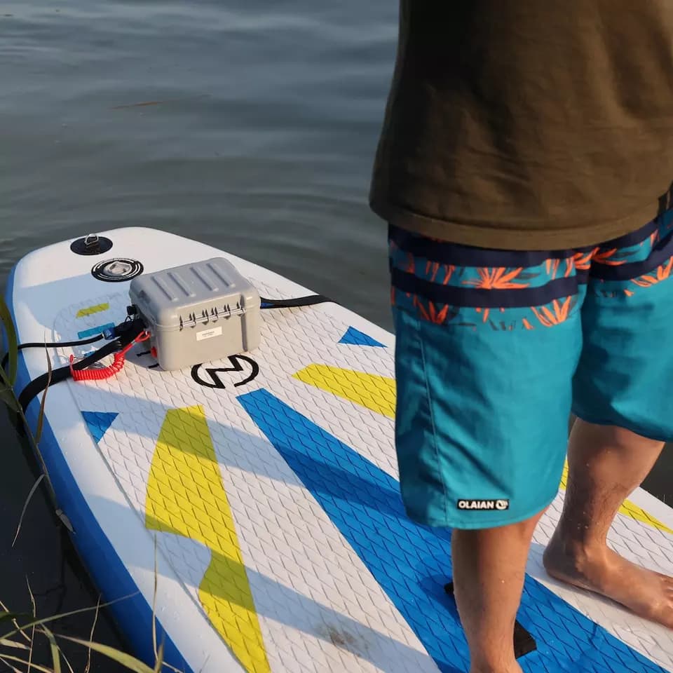 This $300 kit turns a stand-up paddleboard into an electric surfboard