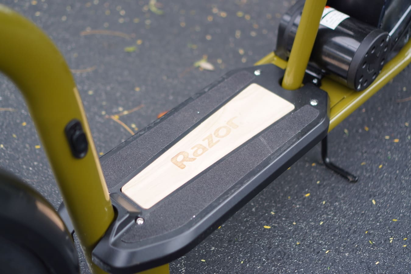 Razor EcoSmart Cargo review: Flying on a 2-seater electric scooter