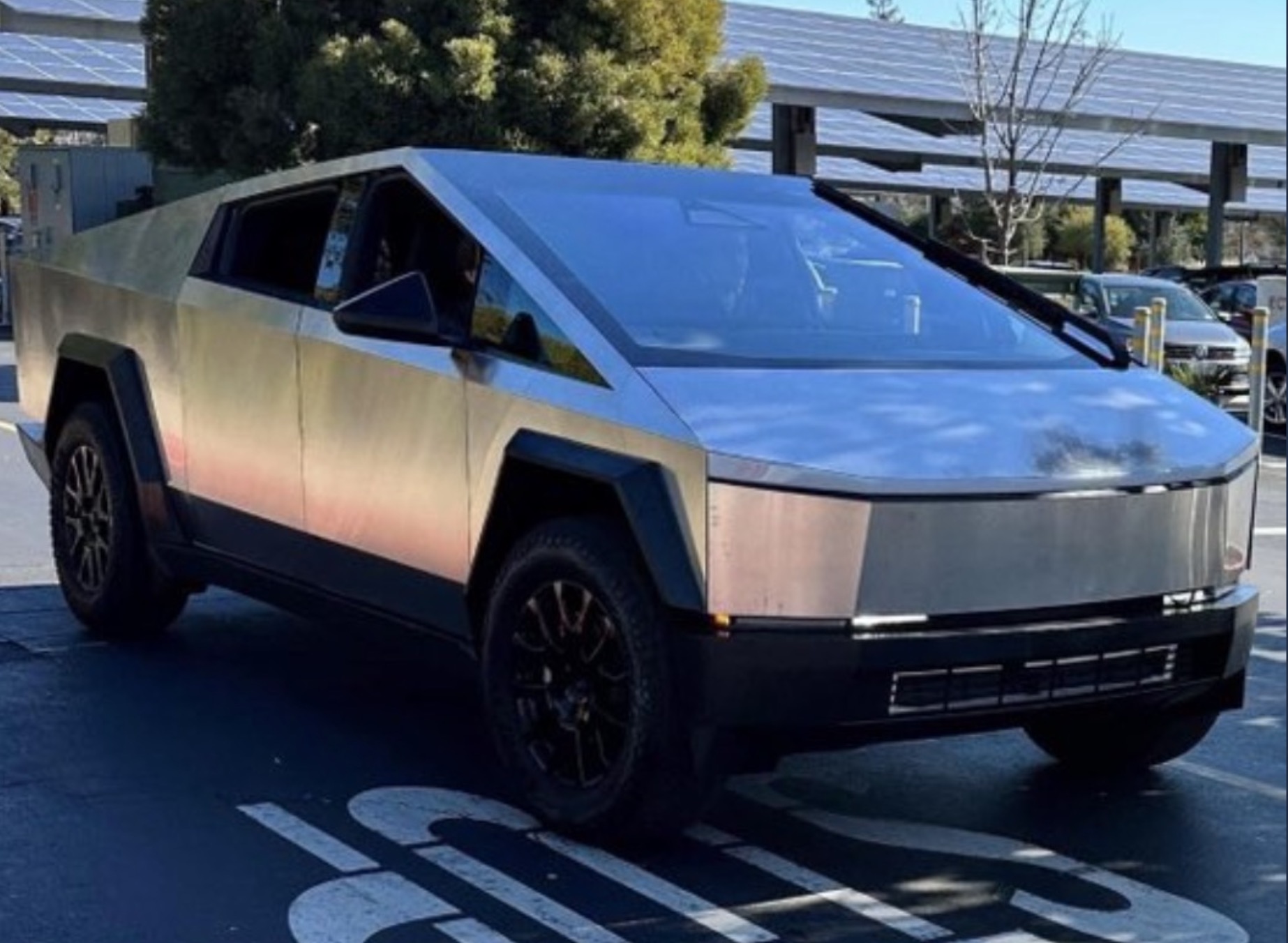Tesla Cybertruck spotted with new front-end and monstrous wiper | Electrek