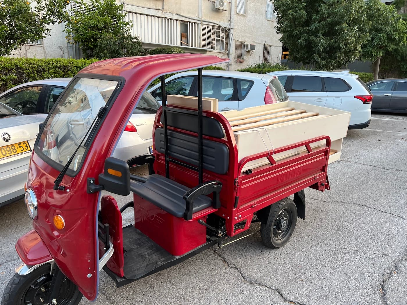 I bought an electric rickshaw, and it's the best city 'truck' ever!