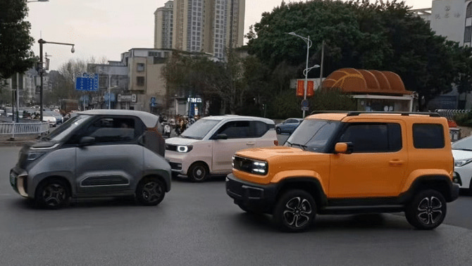 Mini Bronco-like electric SUV made by GM JV spotted in China