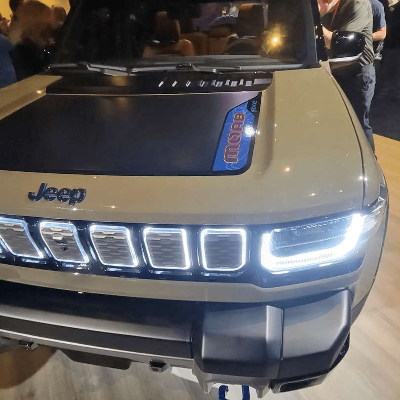 Jeep shows off its Recon Moab 4xe EV concept to dealers [images]