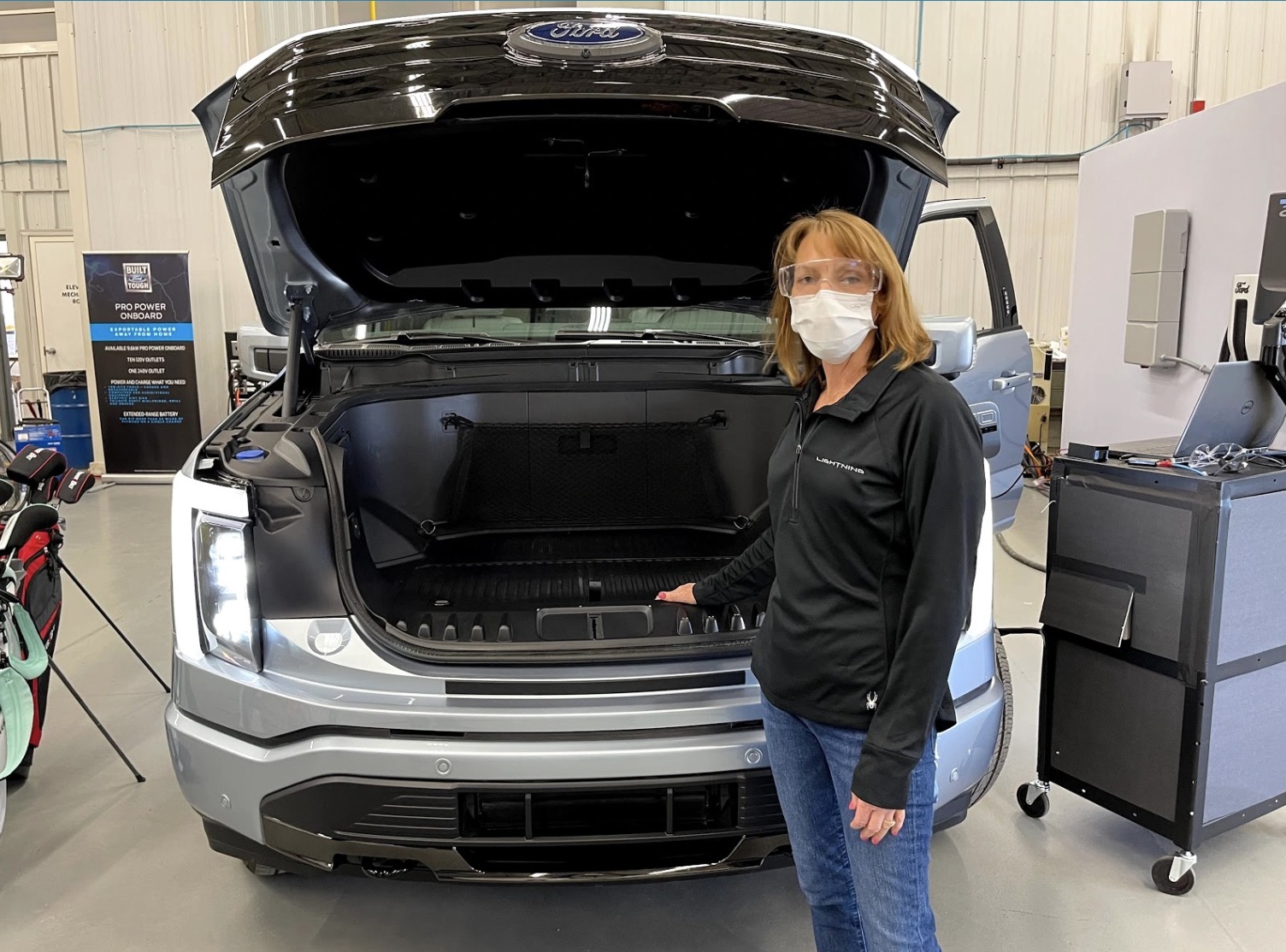 We finally have a clear shot of the Tesla Cybertruck with frunk open ...