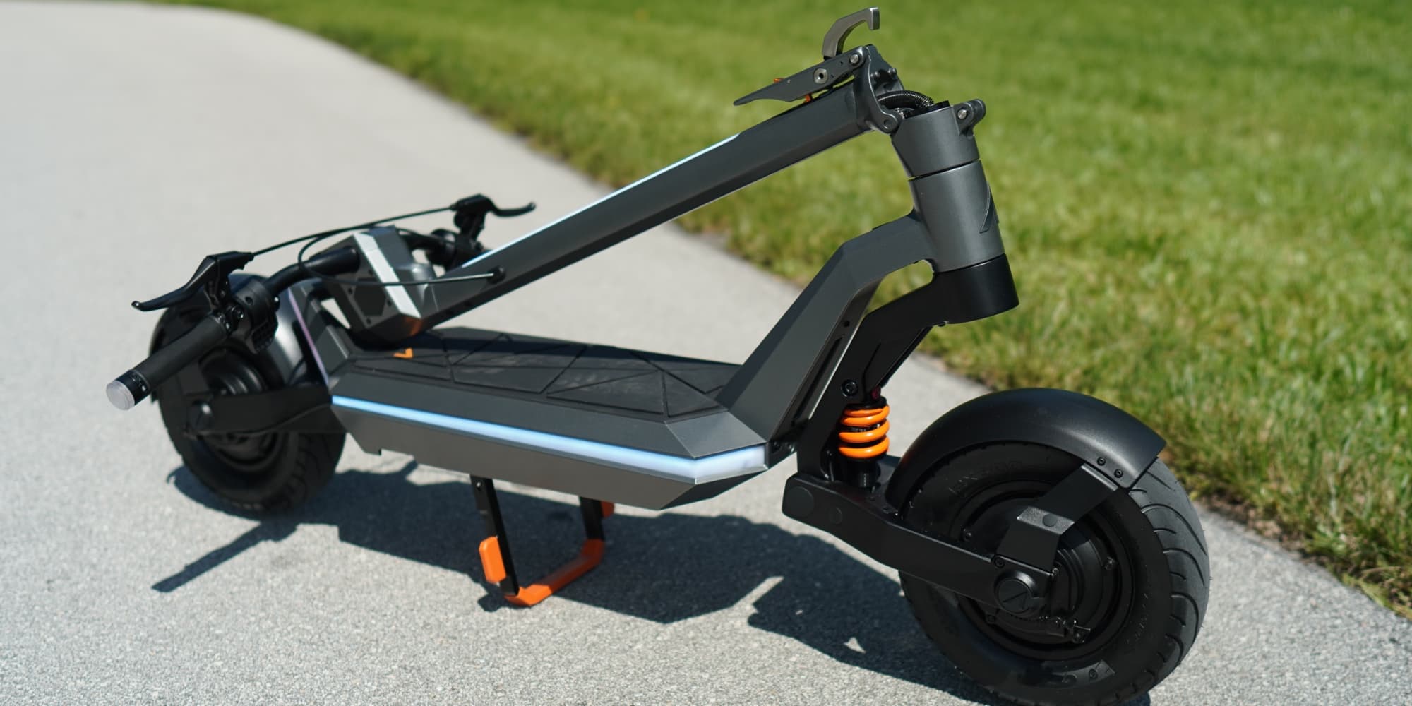 Apollo Pro electric scooter review: 45 mph worth of high tech riding!