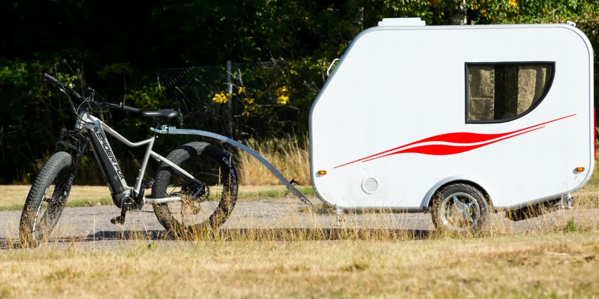 Solar-powered electric bike camper includes bedroom and dinette