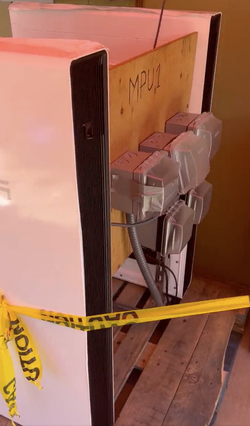 Makeshift Tesla Powerwall-based power station helps Maui amid fires ...