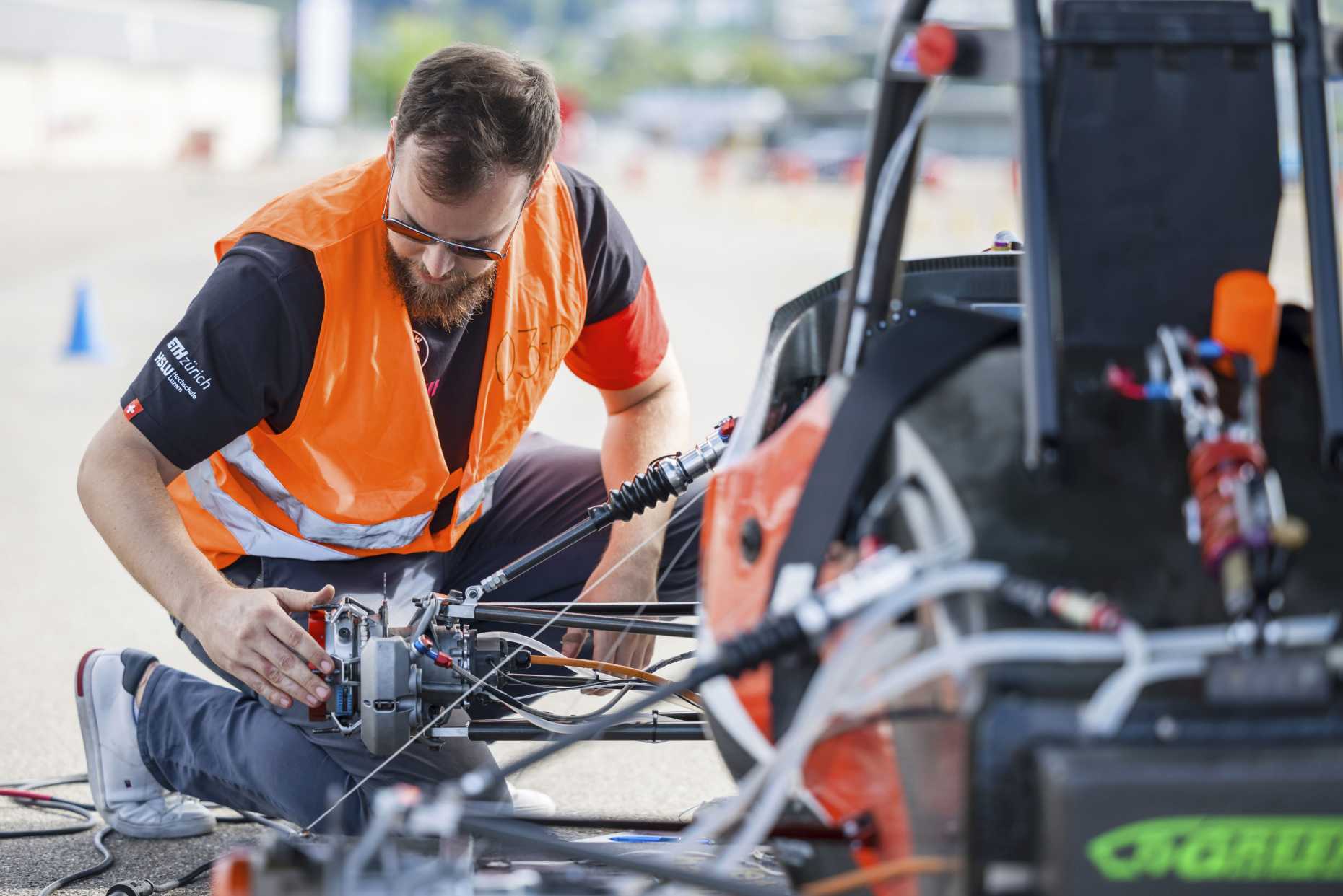 Hand-built electric car crushes EV acceleration world record [video]