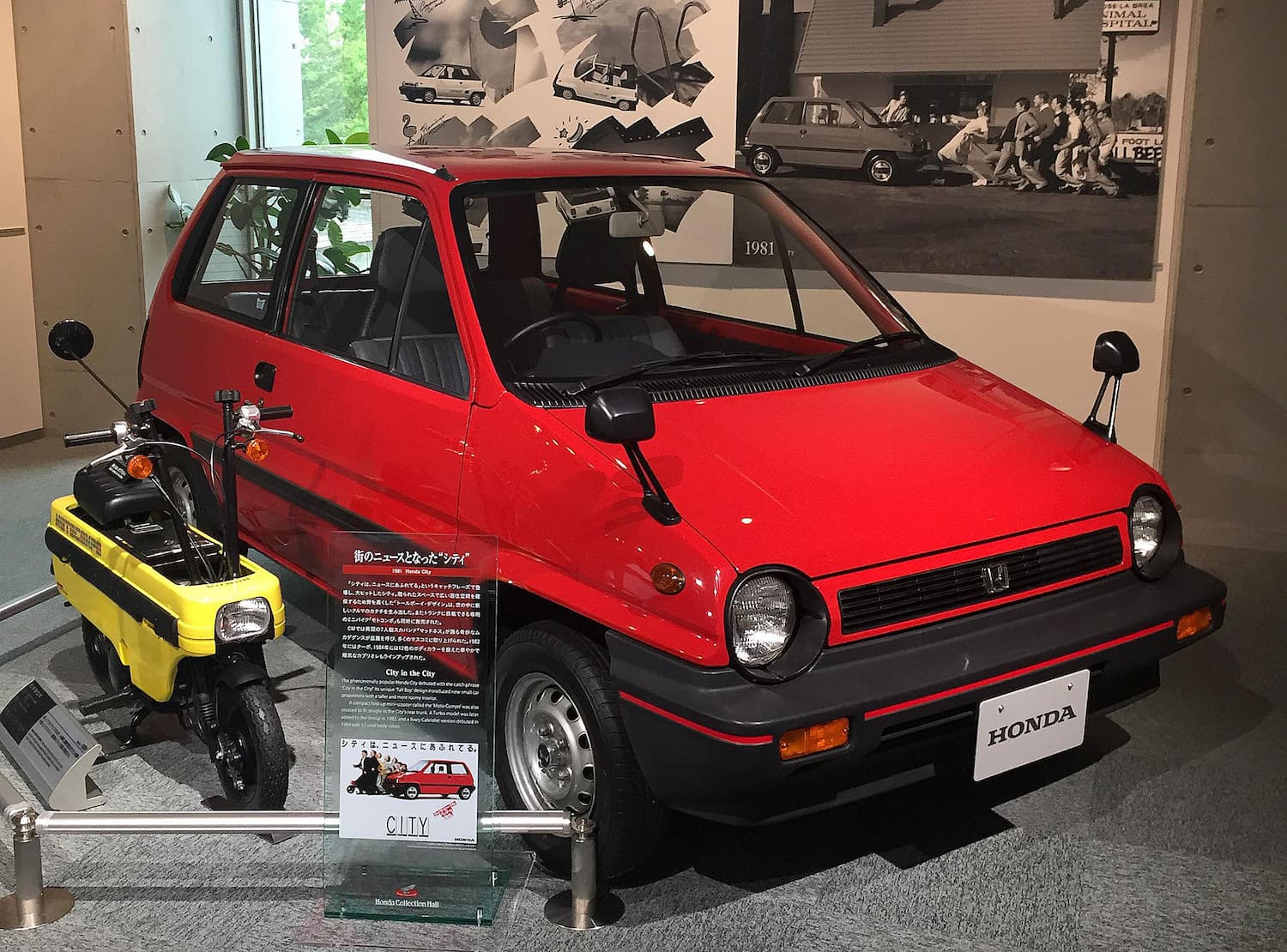 Honda Motocompacto unveiled as tiny electric motorbike for a trunk