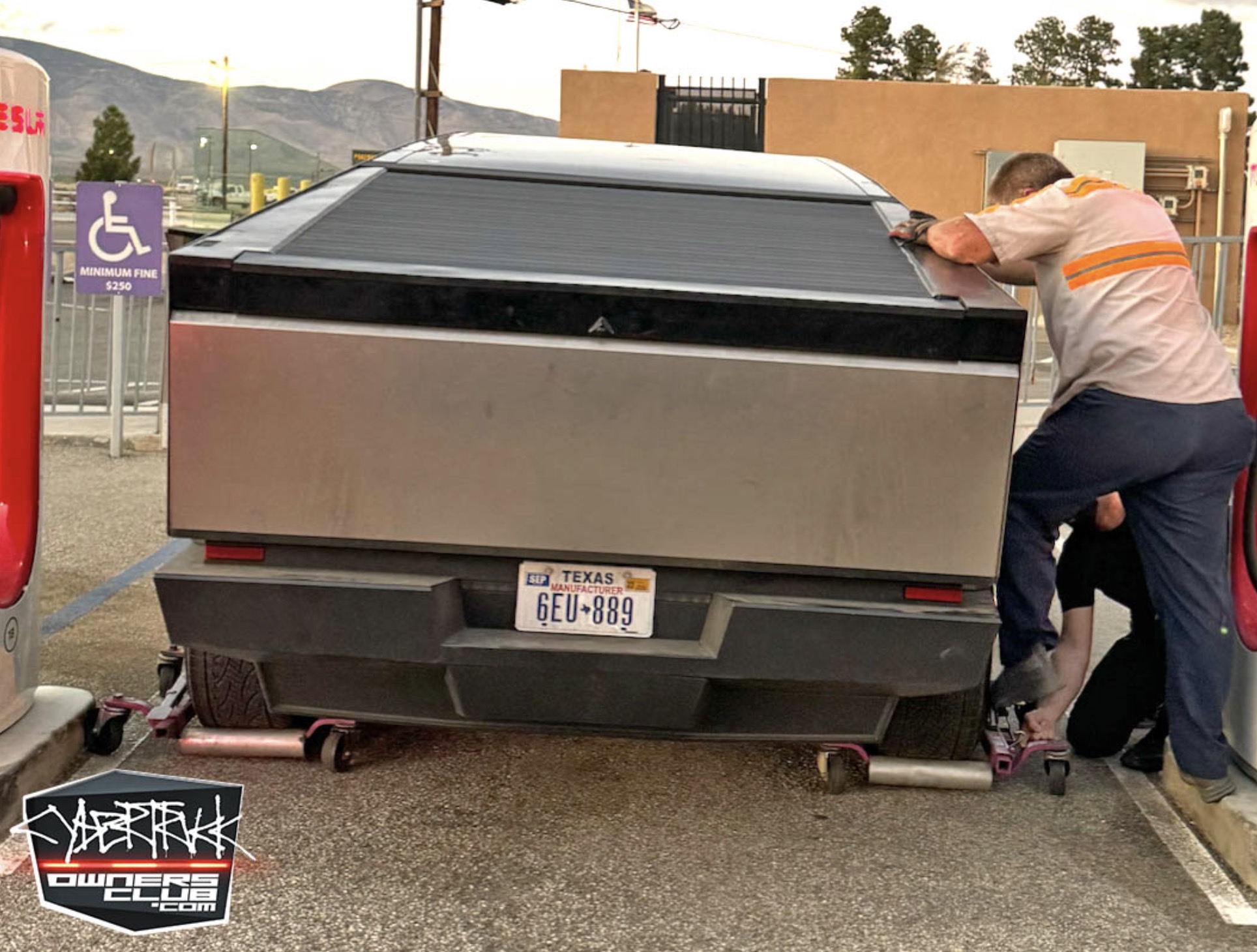 Tesla Cybertruck breaking down at Supercharger gives size comparison ...