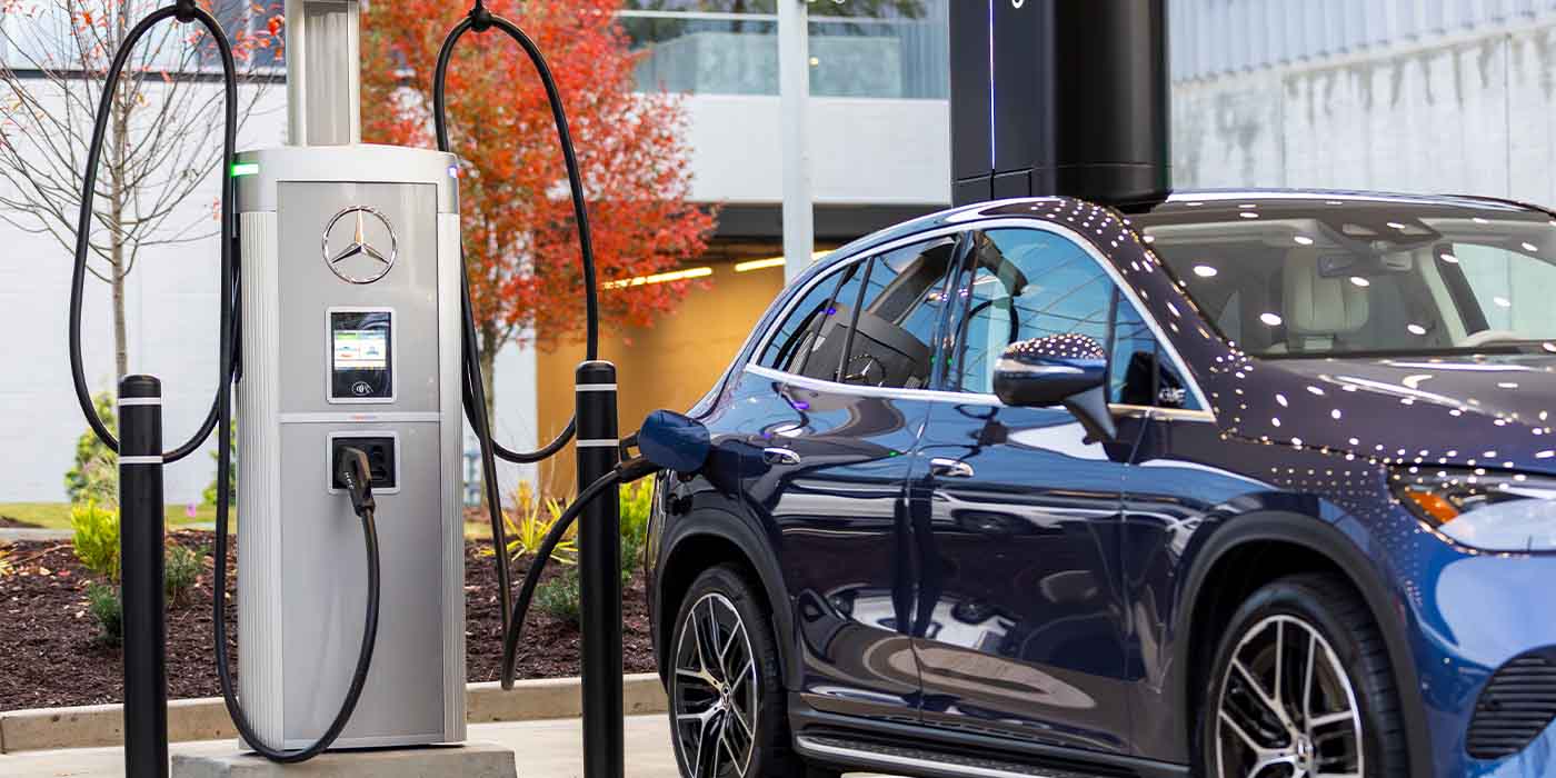 Mercedes-Benz opens first US charging hub with ChargePoint piles