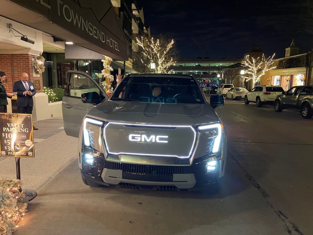 GM exec reveals new images of the first GMC Sierra EV Denali