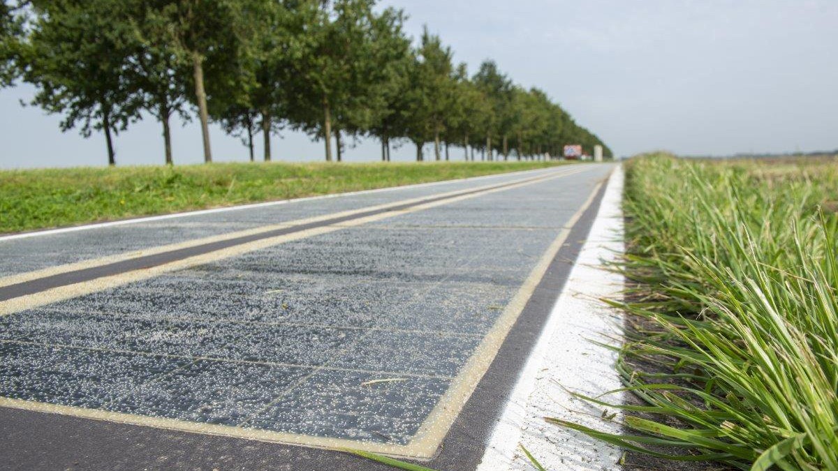 The Dutch are riding their bikes on two new solar cycle paths | Electrek
