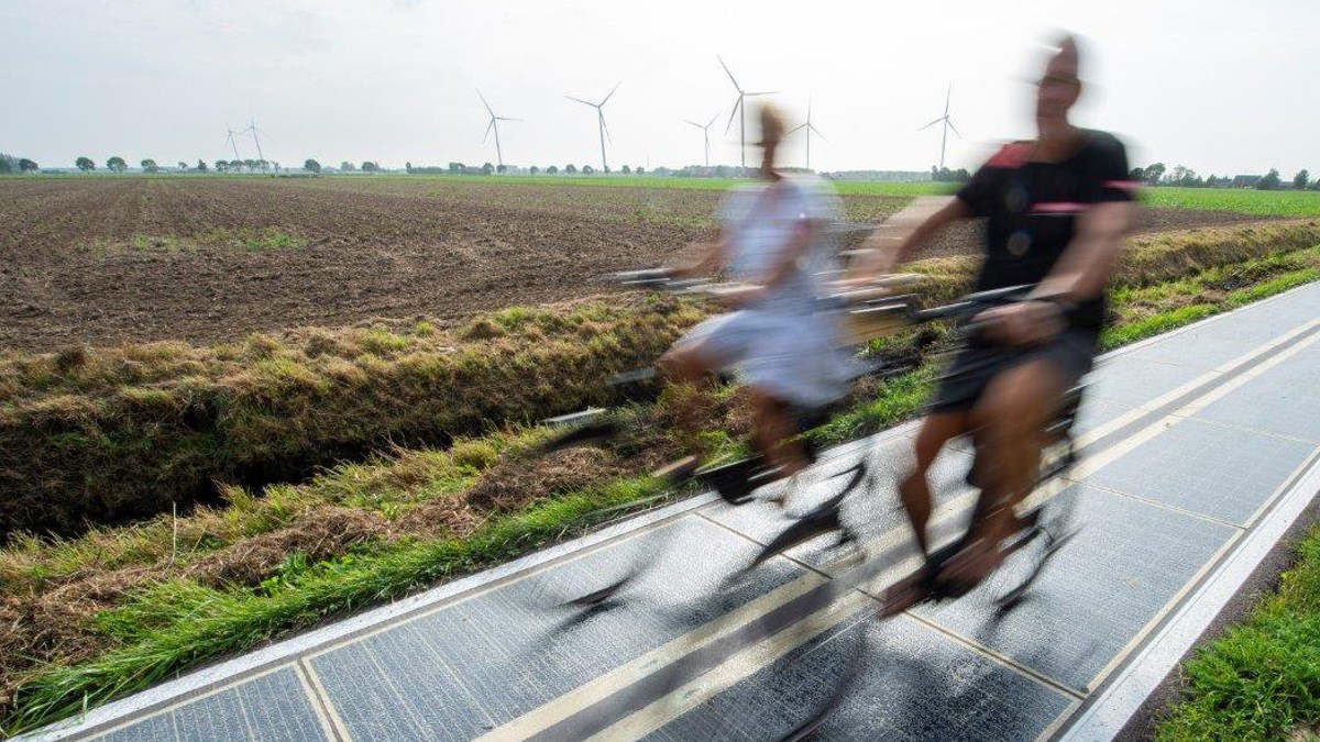 The Dutch are riding their bikes on two new solar cycle paths | Electrek