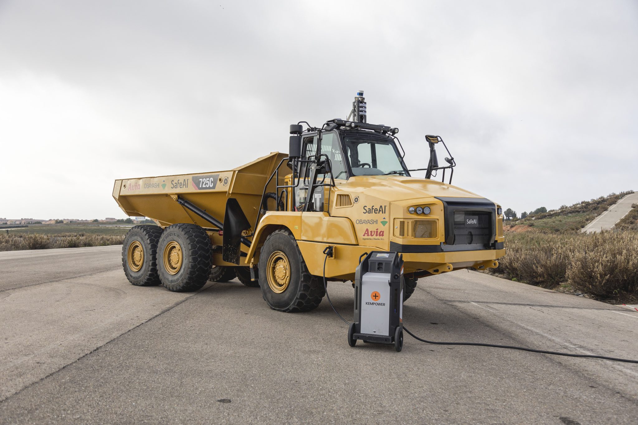 SafeAI builds first-ever electric, autonomous Caterpillar haul truck