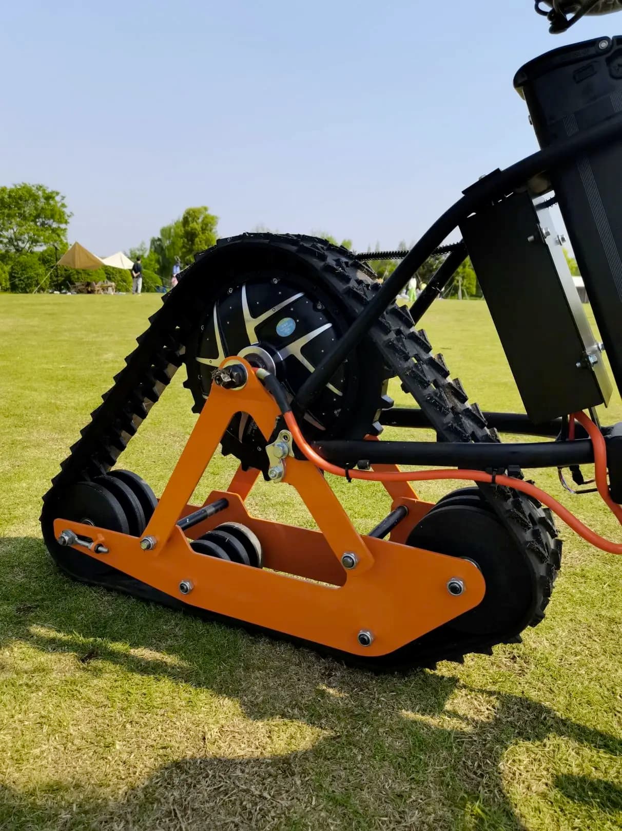 This $520 kit turns an e-bike into an electric snowmobile