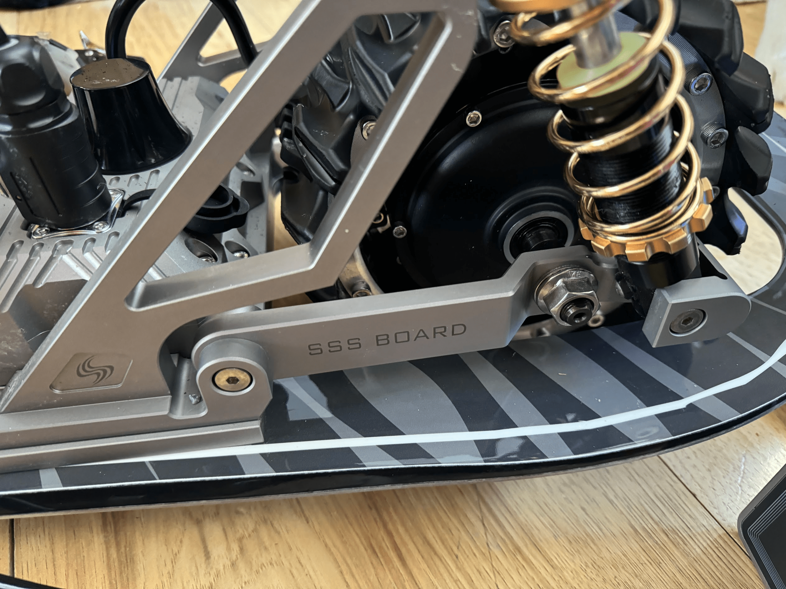 Review: Cyrusher Ripple electric snowboard actually works! (mostly ...