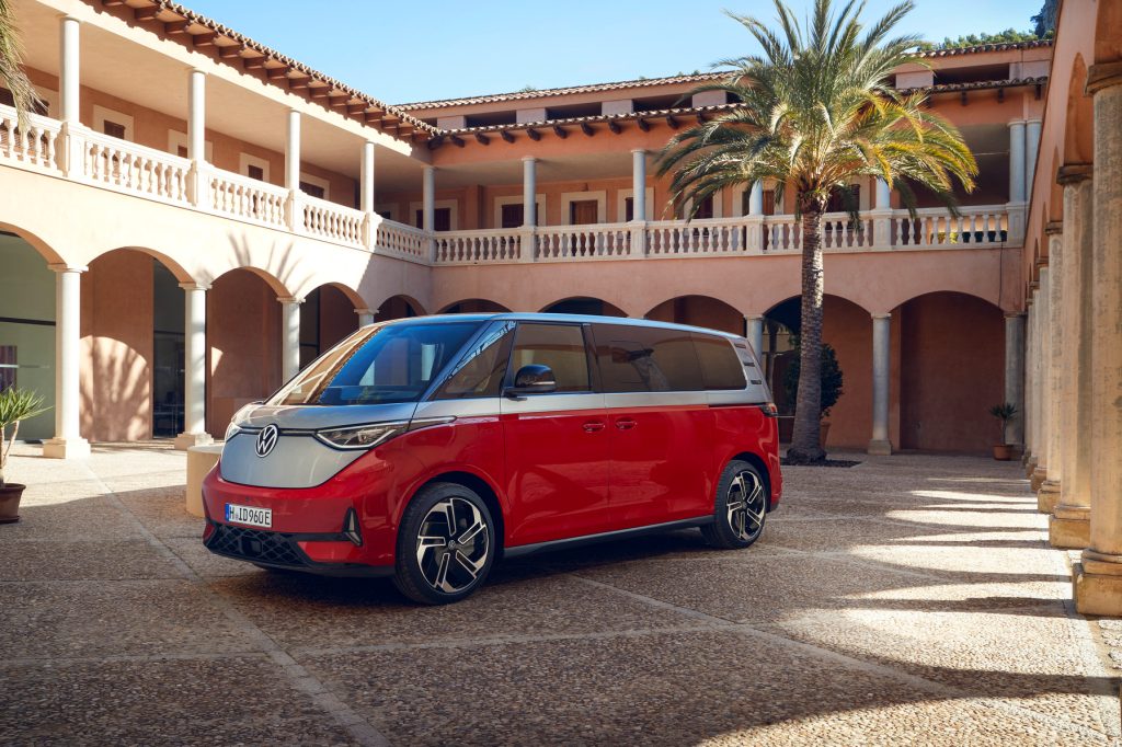 Hop on the magic bus: VW debuts souped-up AWD ID. Buzz GTX with 335 hp ...