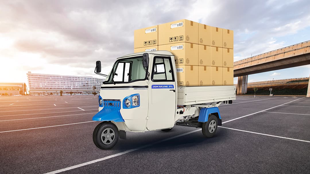 Mahindra electrifying its three-wheelers across India with the help of IRP | Electrek