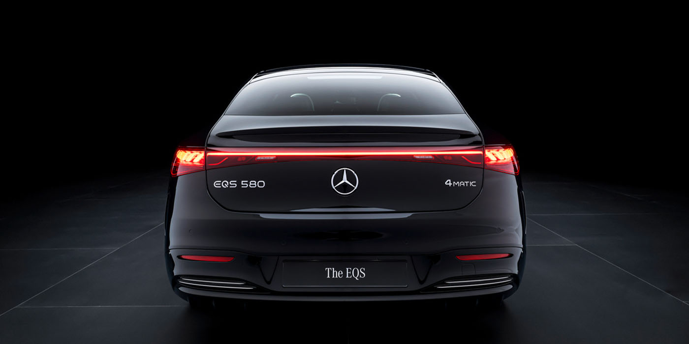 Mercedes' 2025 EQS has better range, new grille, and star emblem