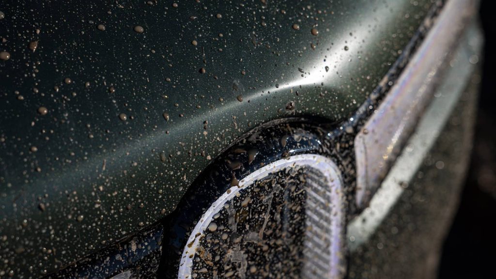 Rivian offers free $5K STEALTH wrap car shield for R1T, R1S