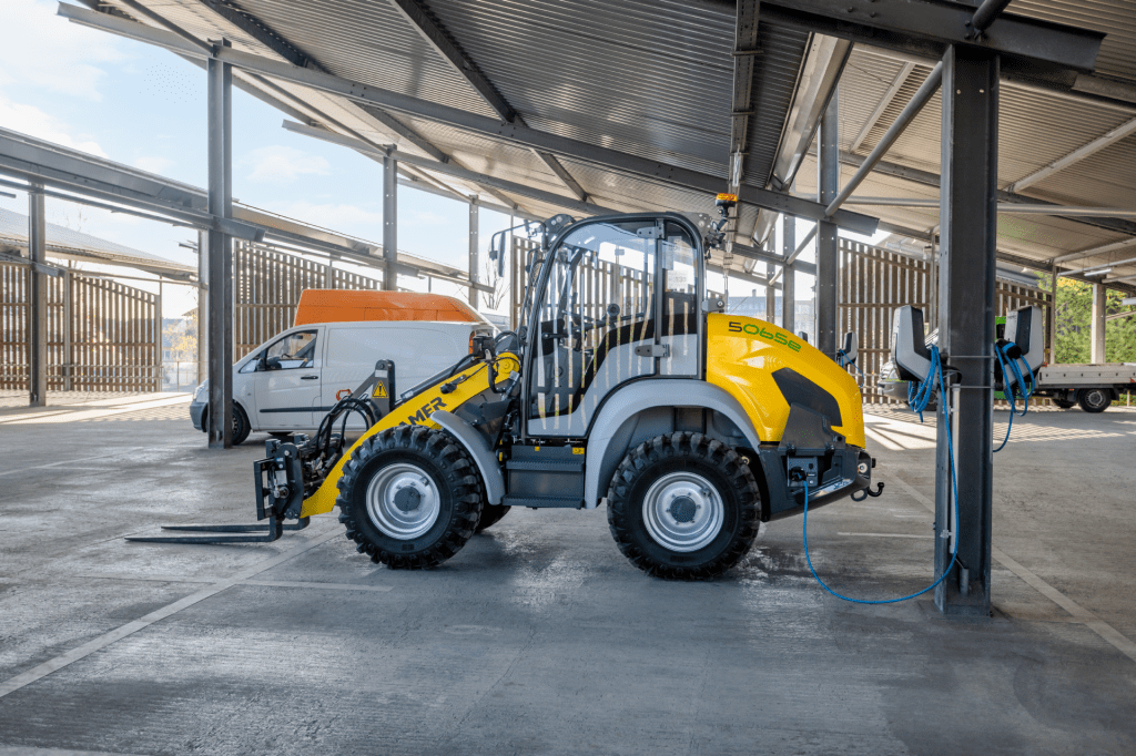 Kramer shows off electric wheel loader and telehandler at Intermat