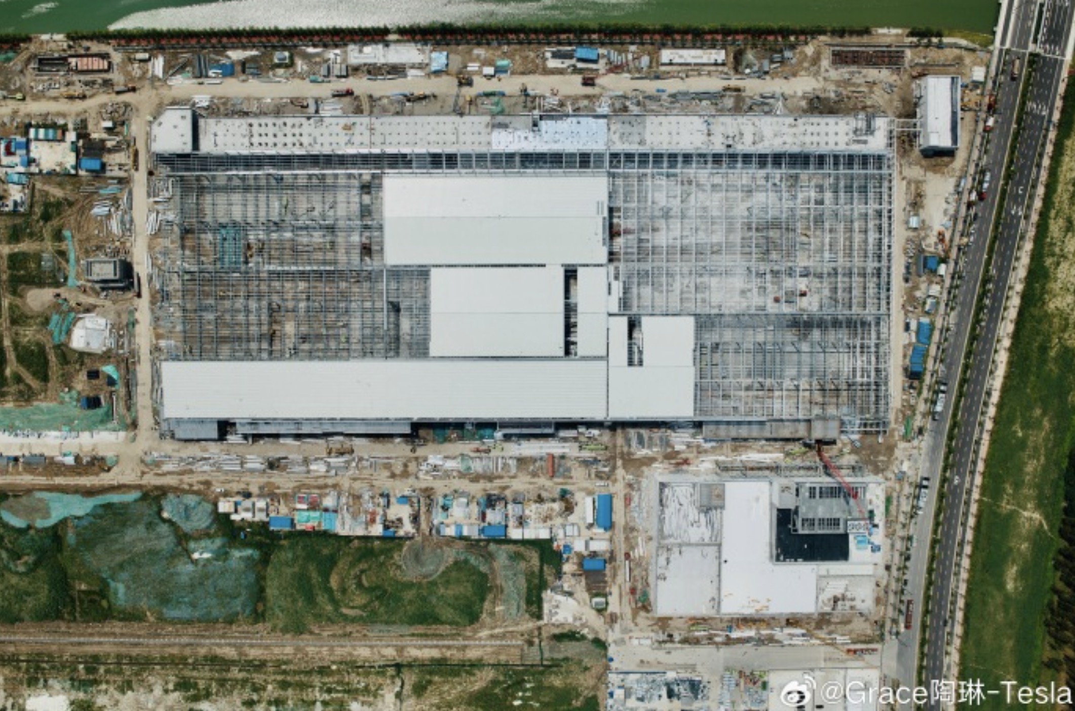 Tesla makes progress on new Megafactory, shares render of final plant ...